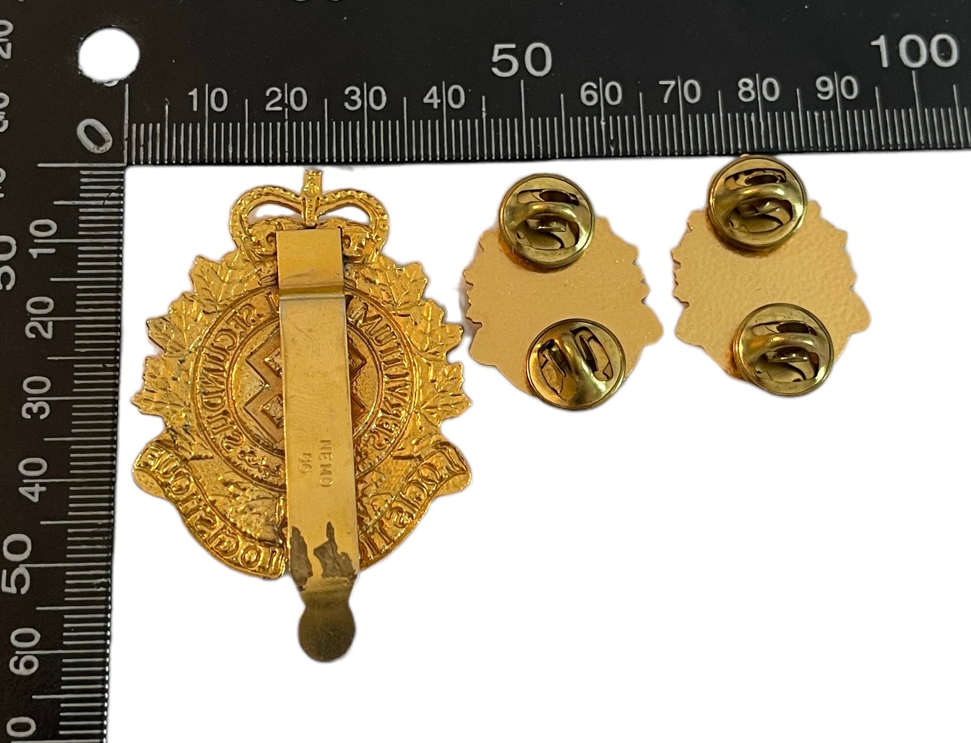 Canadian Forces Logistics Branch Cap and Collar Badge Set – Marway ...