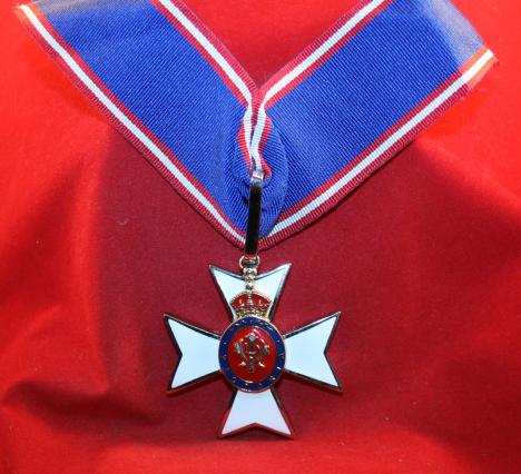 Royal Victorian Order Commander Medal – Marway Militaria Inc & Winnipeg ...